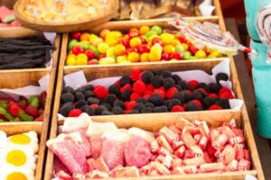Tips For Setting Up a Candy Buffet [Full Guide] | CandyTurf