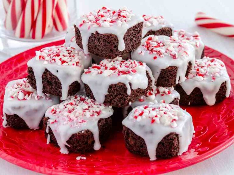 How to "Properly" Eat a Candy Cane (3 Common Ways) | CandyTurf